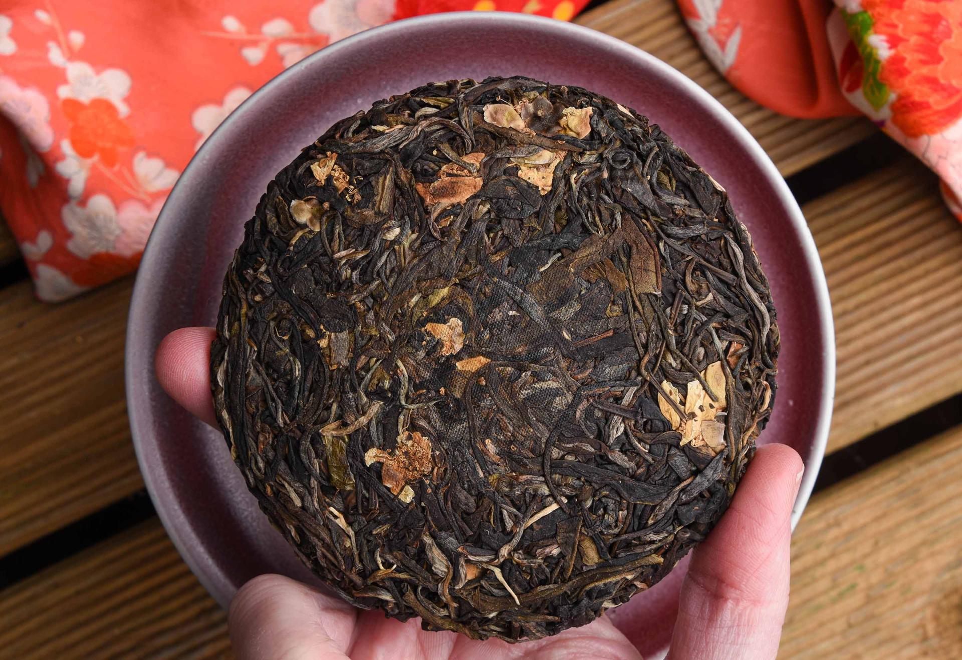 2022 Tea Flower Gu Hua Sheng Pu'er 100g Cake