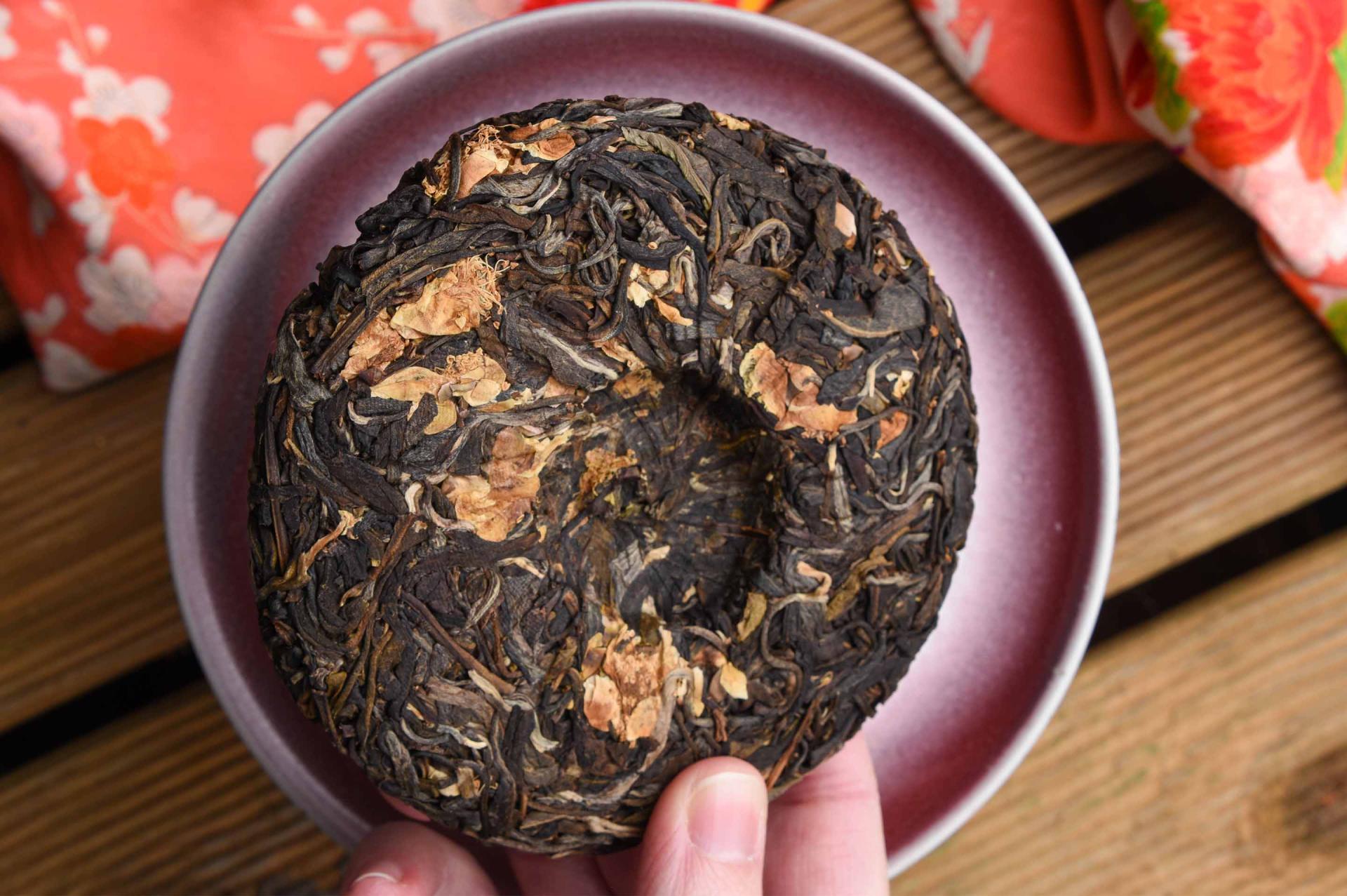 2022 Tea Flower Gu Hua Sheng Pu'er 100g Cake