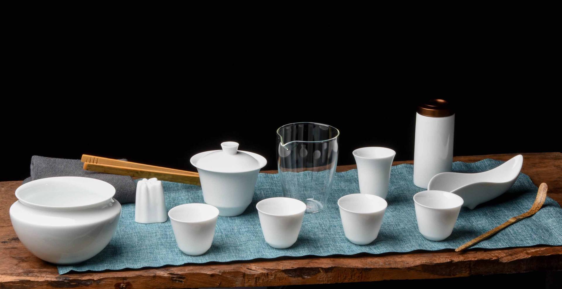 Fully Furnished Complete Modern Gongfu Gawain Tea Set with Travel Case