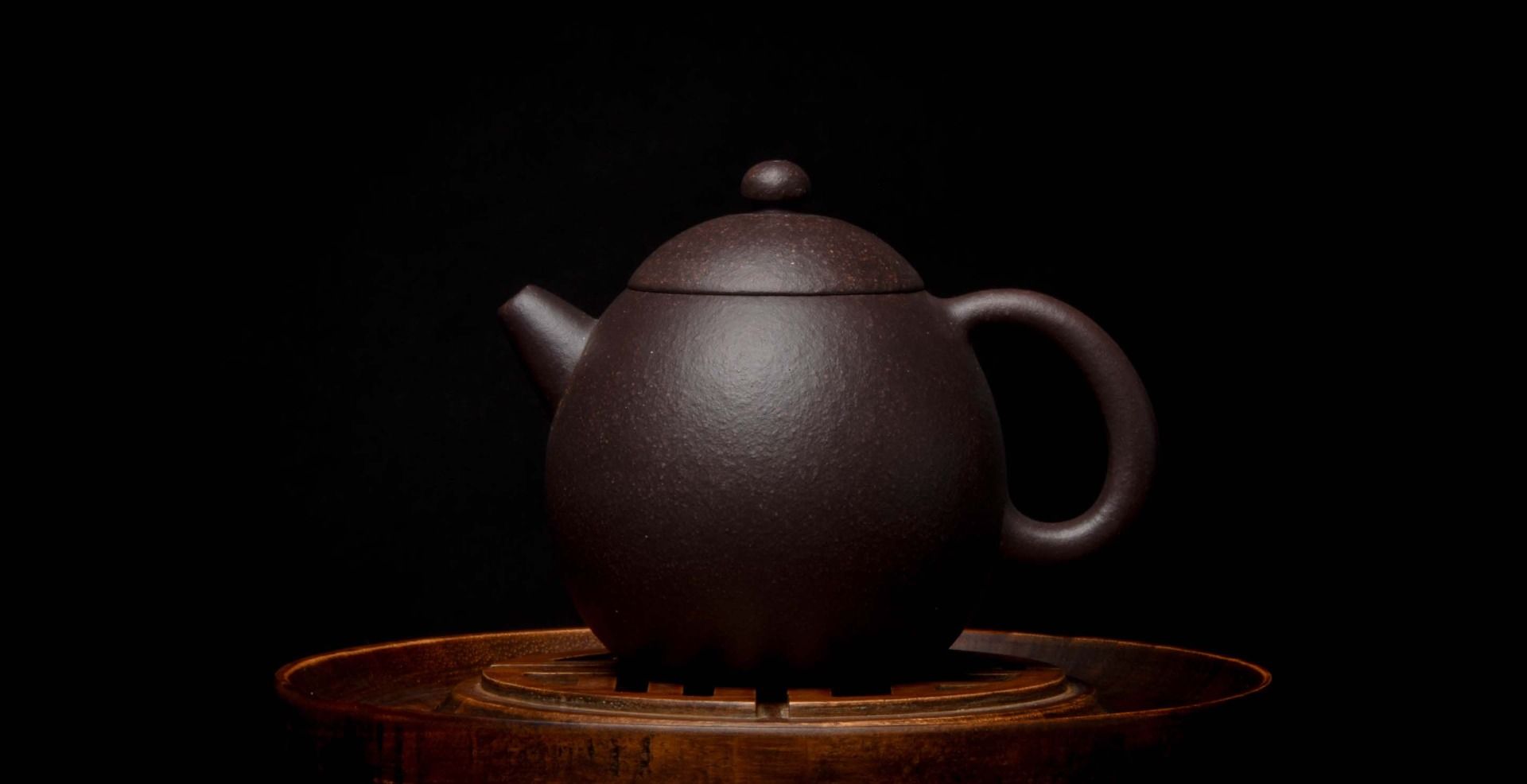 Masterwork "Long Dan" Yuan Kuang Zi Ni Diao Sha Yixing Tea Pot by Pan Yang