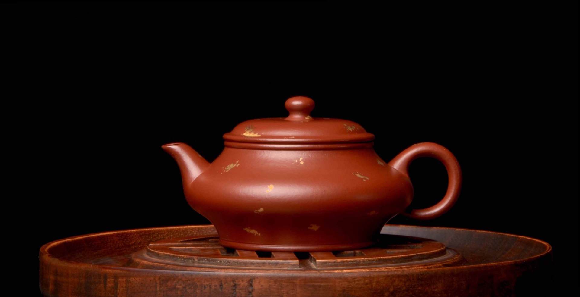 Golden "Xu Pian" Yuan Kuang Zhu Ni Yixing Clay Tea Pot by artist Wang Jie