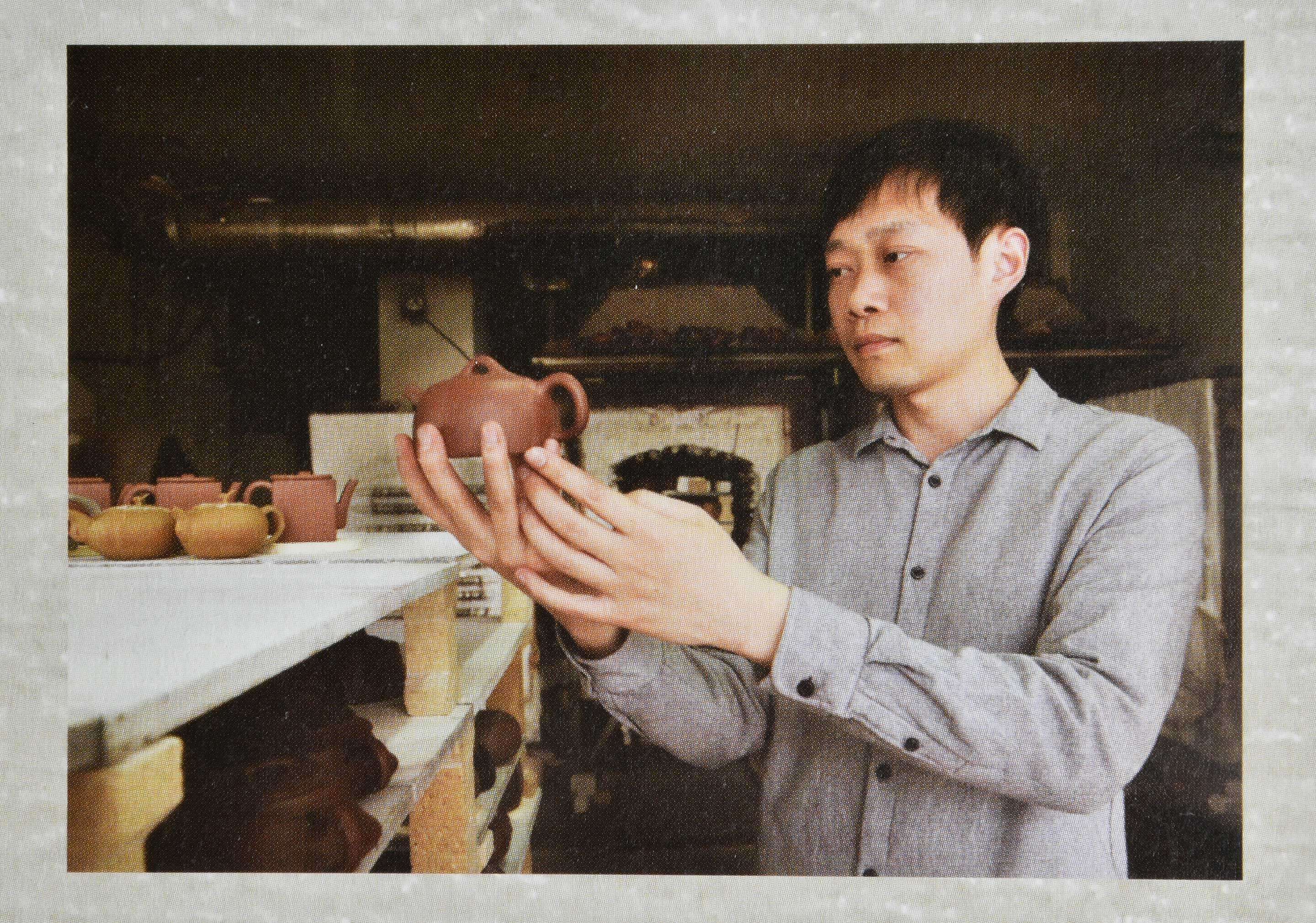 Masterwork "Long Dan" Yuan Kuang Zi Ni Diao Sha Yixing Tea Pot by Pan Yang